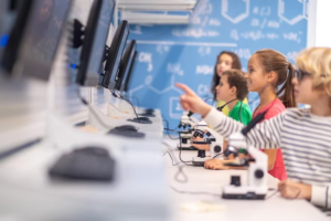 How Technology helps students? - EdTech Platform